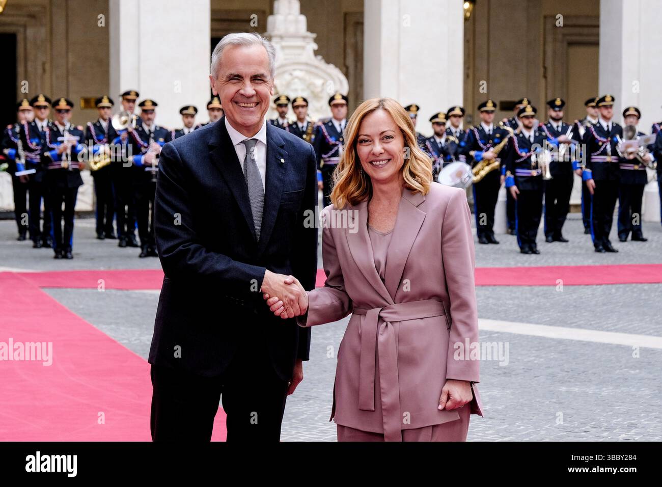 Italy's Prime Minister Giorgia Meloni, right, meets Prime Minister of ...