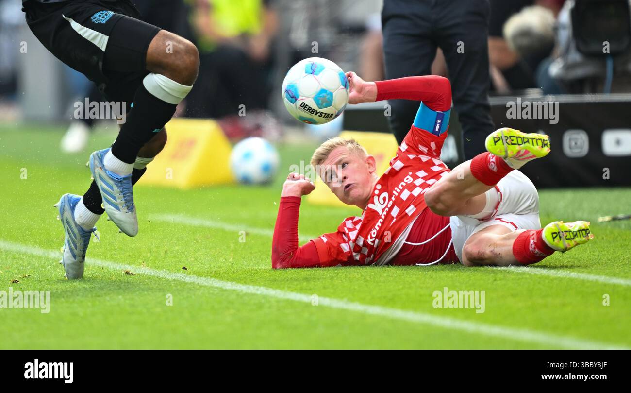 Mainz, Germany. 17th May, 2025. Soccer: Bundesliga, 1. FSV Mainz 05 - Bayer Leverkusen, Matchday ...