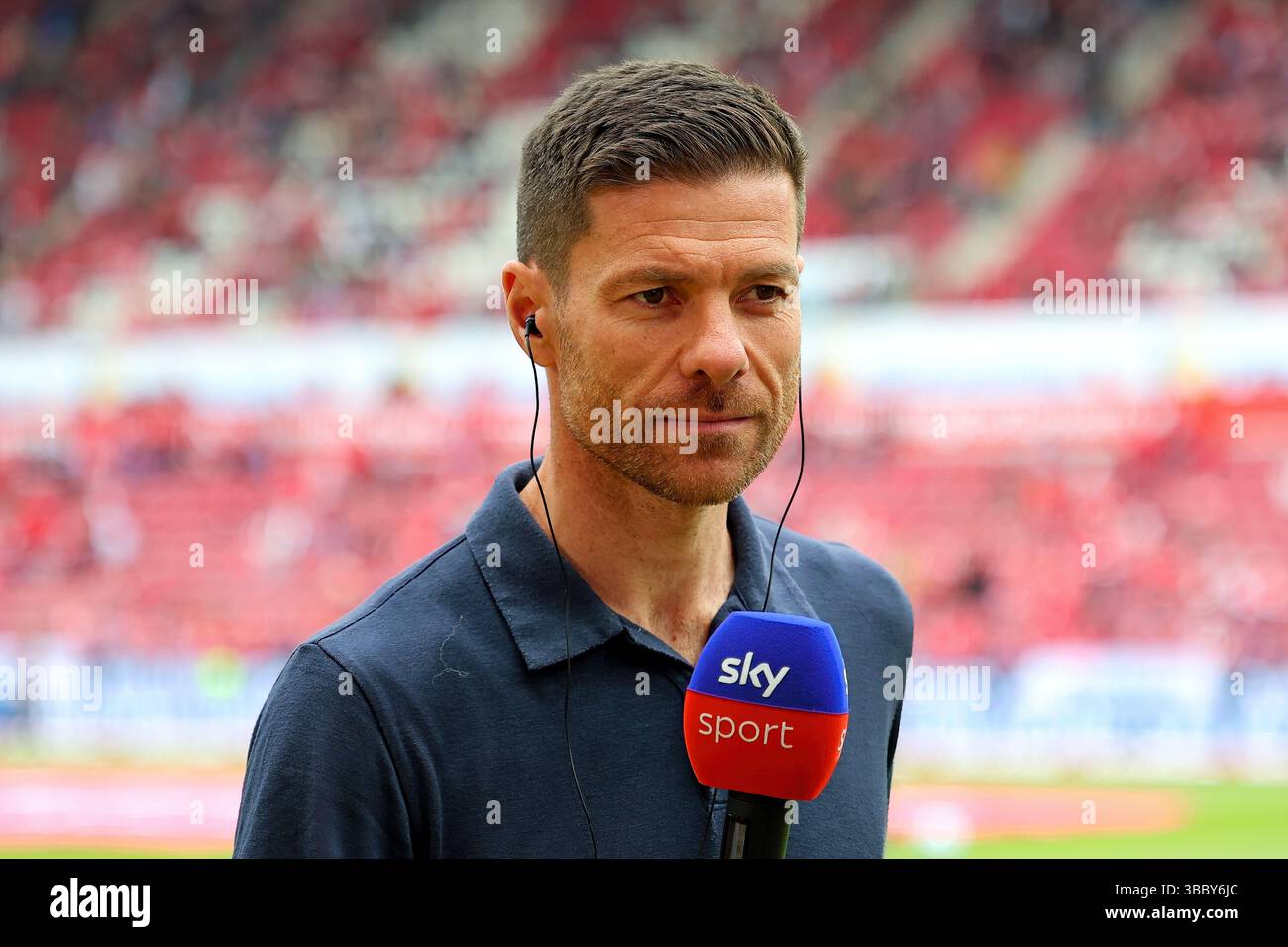 Mainz, Deutschland. 17th May, 2025. Mainz, Deutschland 17. Mai 2025: 1. BL - 2024/2025 - FSV ...