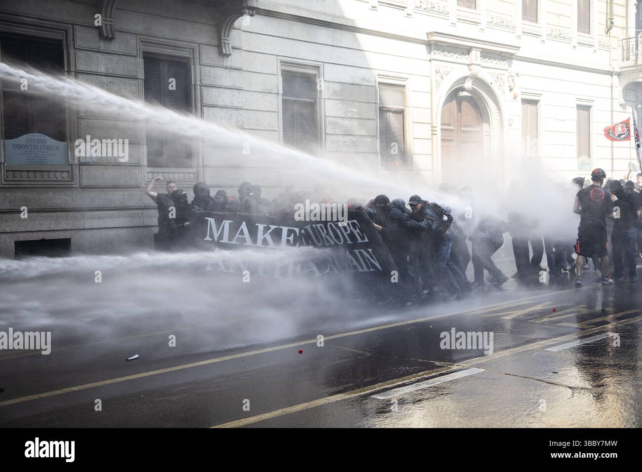 Milan, clashes Remigration Summit counter-procession "antagonist" Largo ...