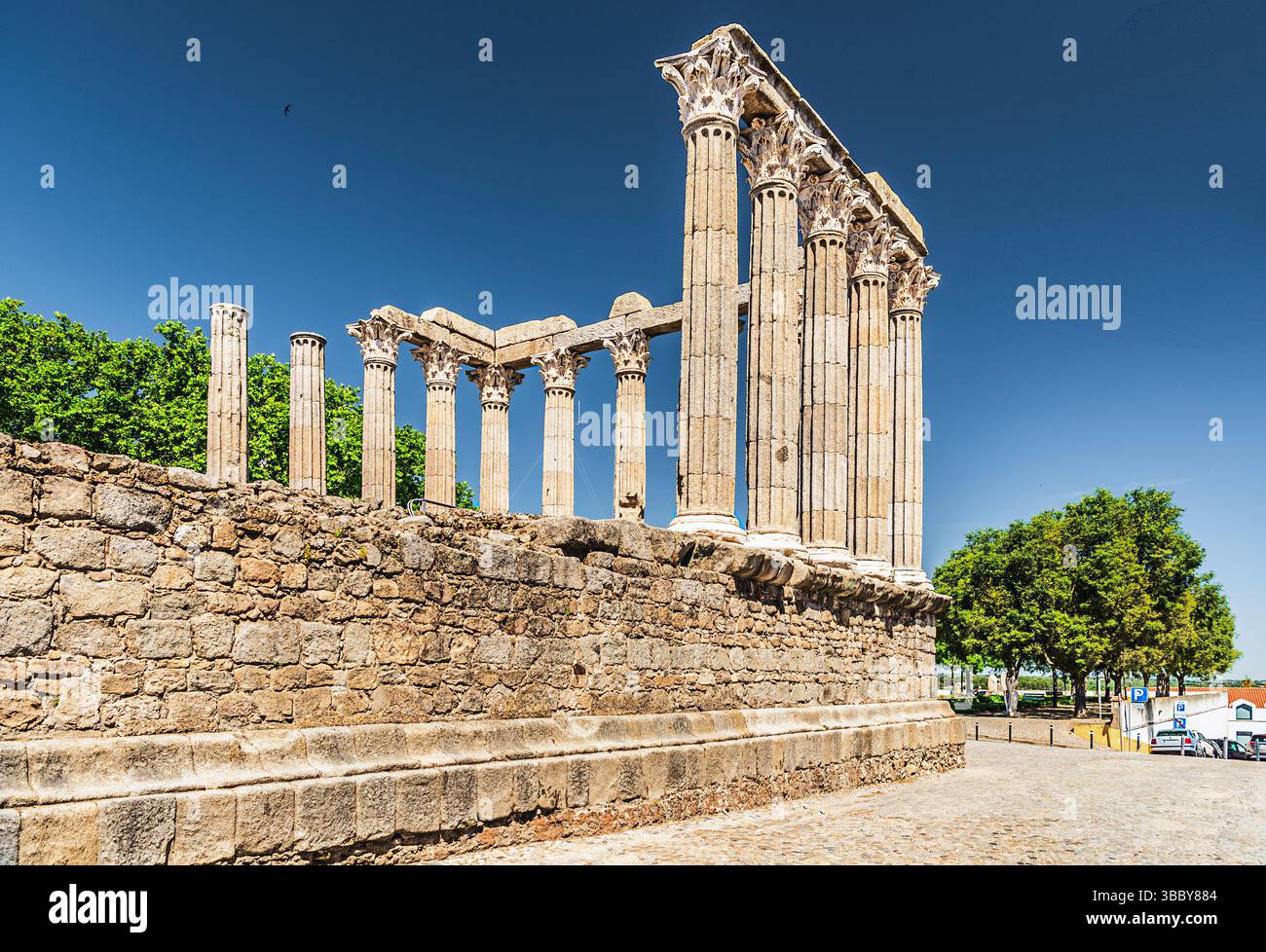 26-05-2022- Evora, Portugal: Évora's historical center is well ...