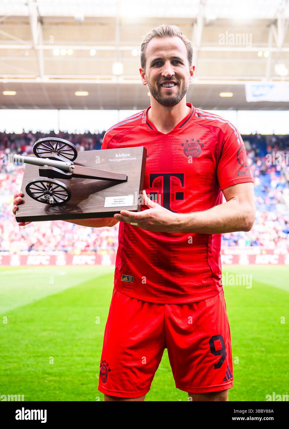 17 May 2025, Baden-Württemberg, Sinsheim: Soccer: Bundesliga, TSG 1899 ...