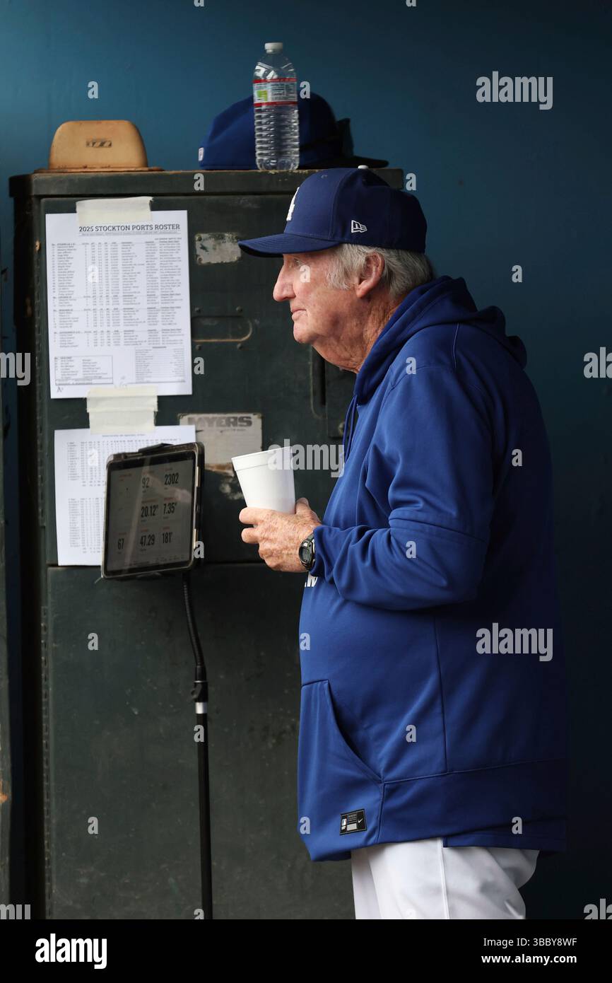 Former Los Angeles Dodgers pitcher Charlie Hough watches the game ...