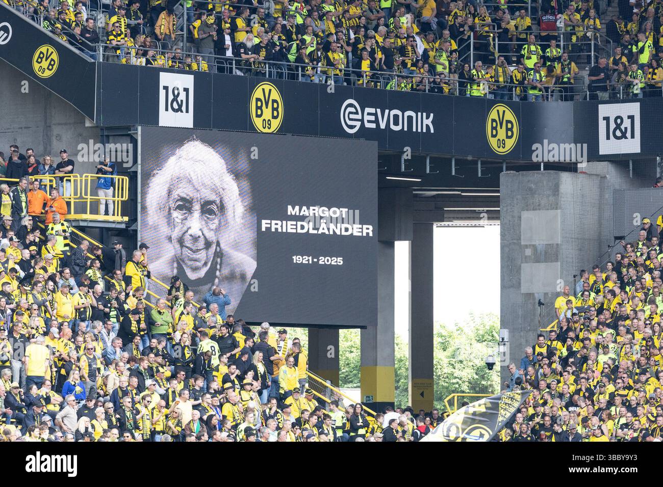 Margot Friedl?nder, Borussia Dortmund, Schweigeminute. 1. Fu?ball ...