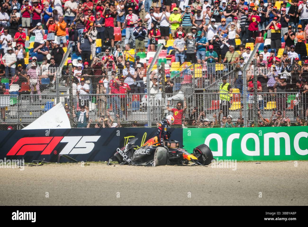 Yuki Tsunoda (JPN) Red Bull Racing RB21 crash . 17.05.2025. Formula 1 World Championship, Rd 7 ...