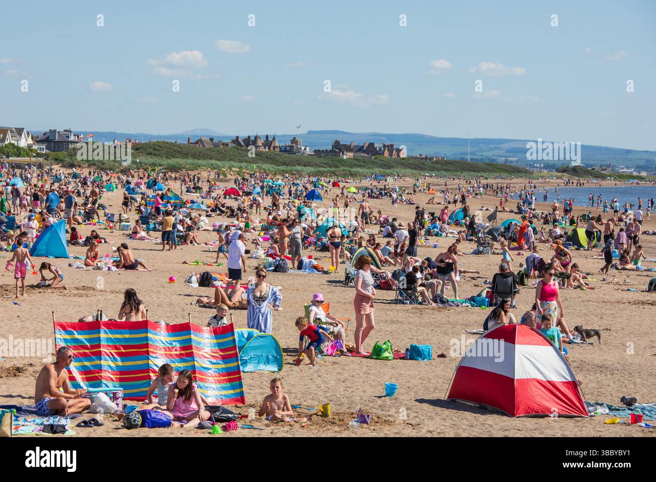 Troon, UK. 17th May, 2025. Warm and sunny weather with temperatures up ...