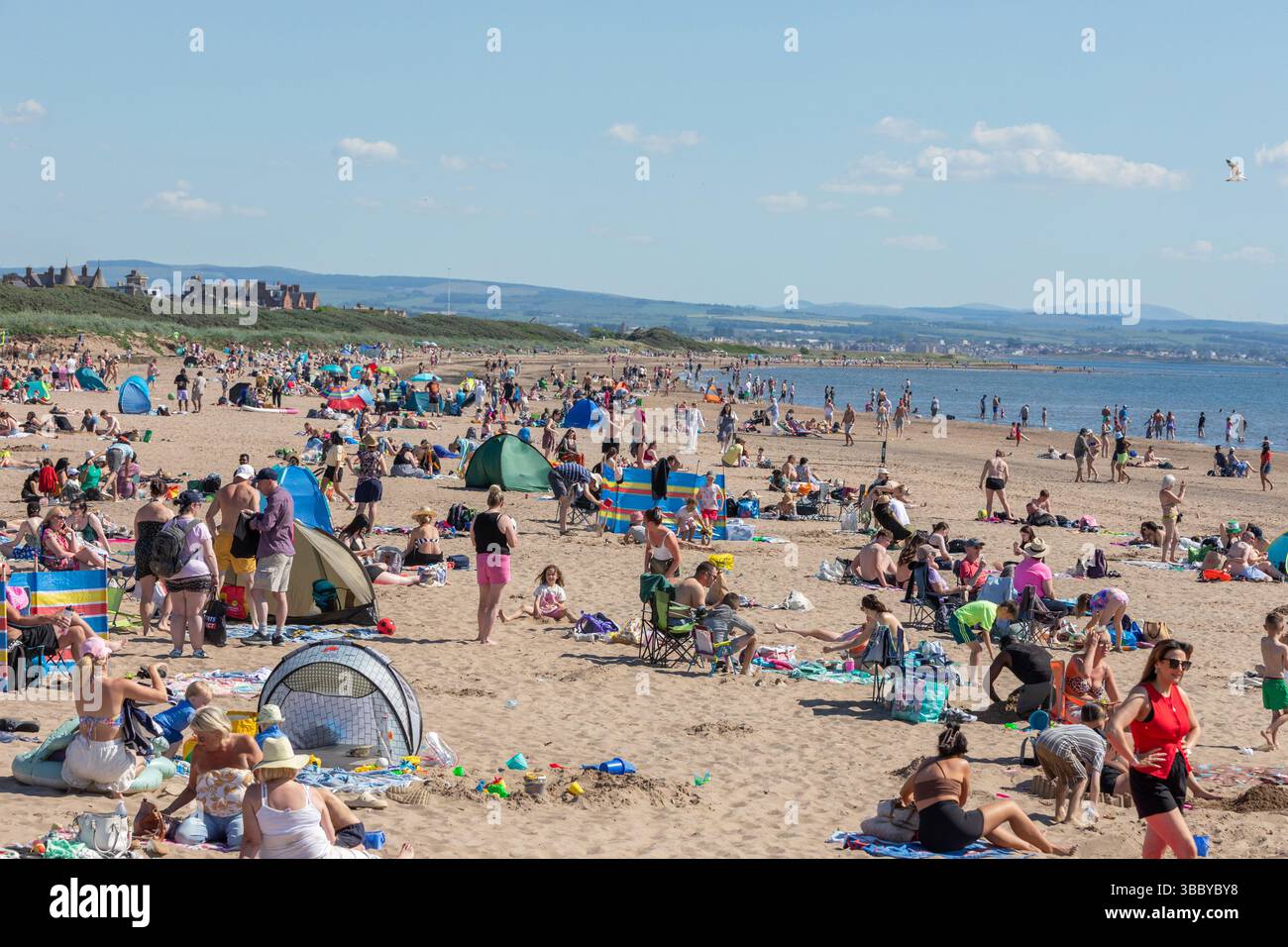 Troon, UK. 17th May, 2025. Warm and sunny weather with temperatures up ...