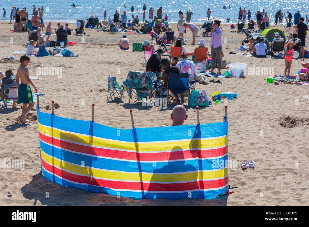 Troon, UK. 17th May, 2025. Warm and sunny weather with temperatures up ...