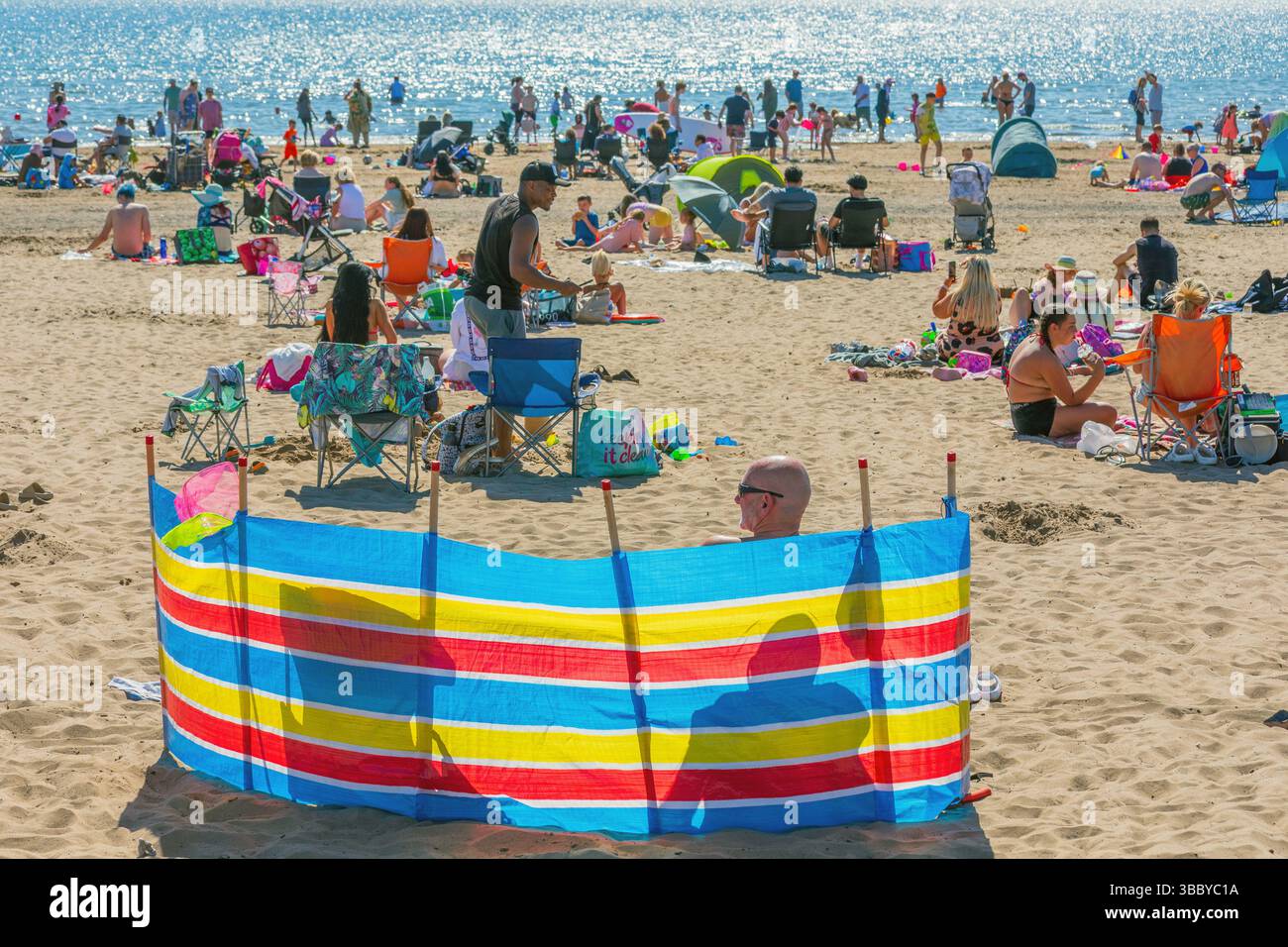 Troon, UK. 17th May, 2025. Warm and sunny weather with temperatures up ...
