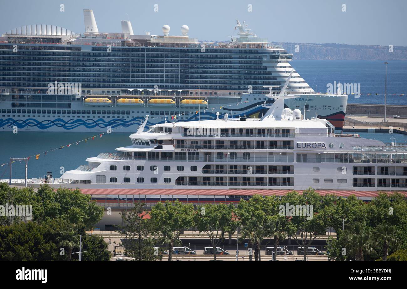 Palma, Spain. 17th May, 2025. The cruise ships "Europa" and "Aida Cosma ...