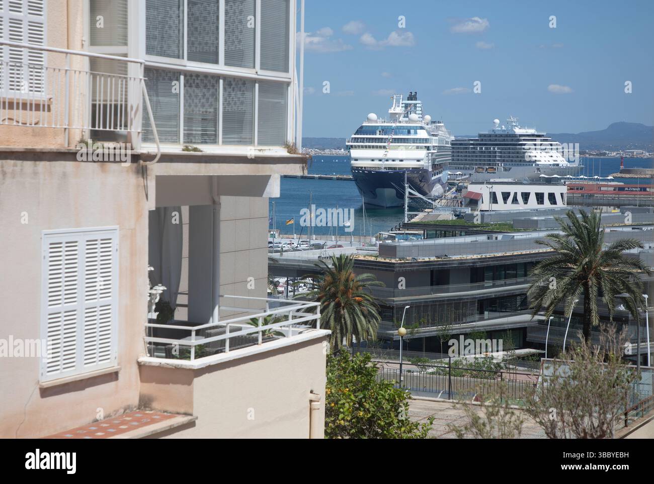 Palma, Spain. 17th May, 2025. The cruise ships "Marella Voyager" (l ...