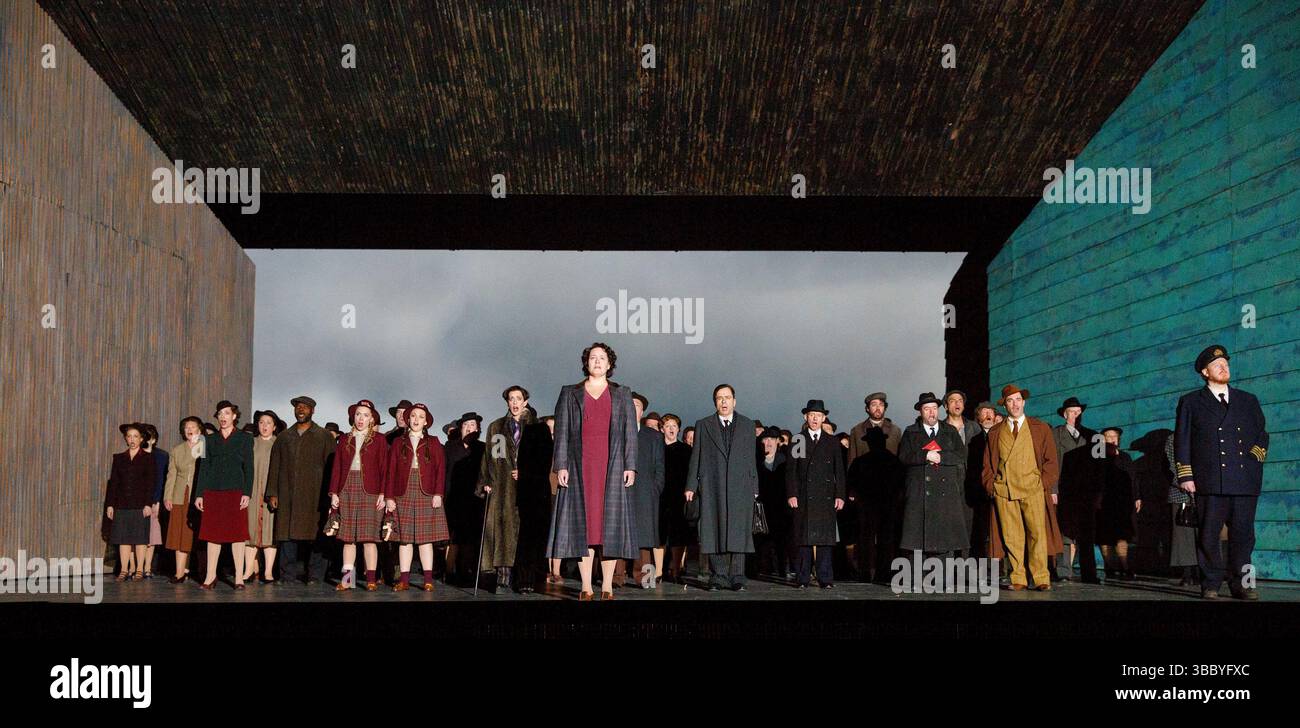 Act 3, sc.2 - closing moments - front centre: Elza van den Heever ...