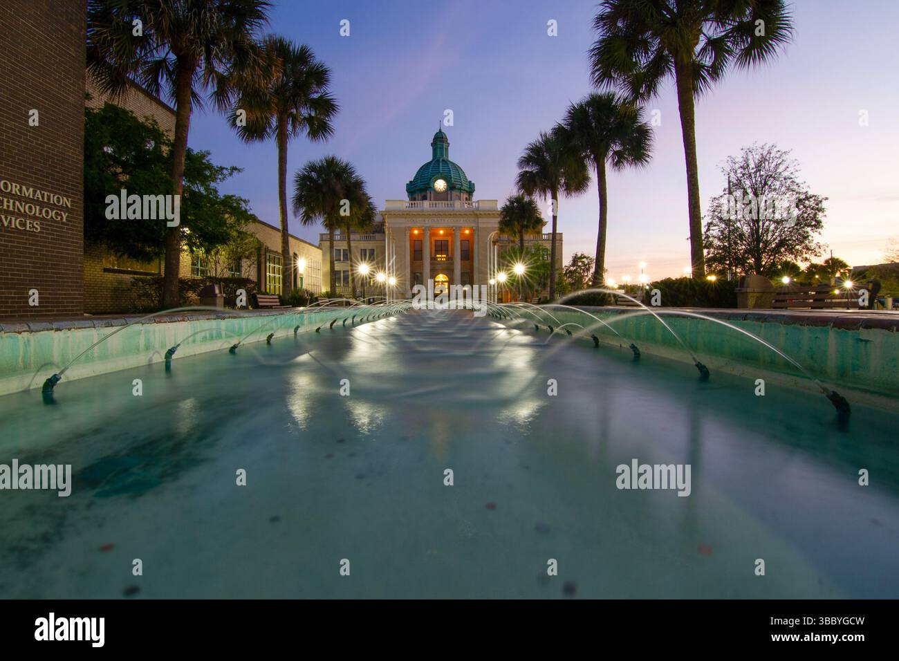Courthouse with columns hi-res stock photography and images - Alamy