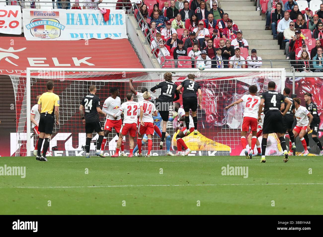 Leipzig, Deutschland. 17th May, 2025. Nick Woltemade (11, VfB Stuttgart ...