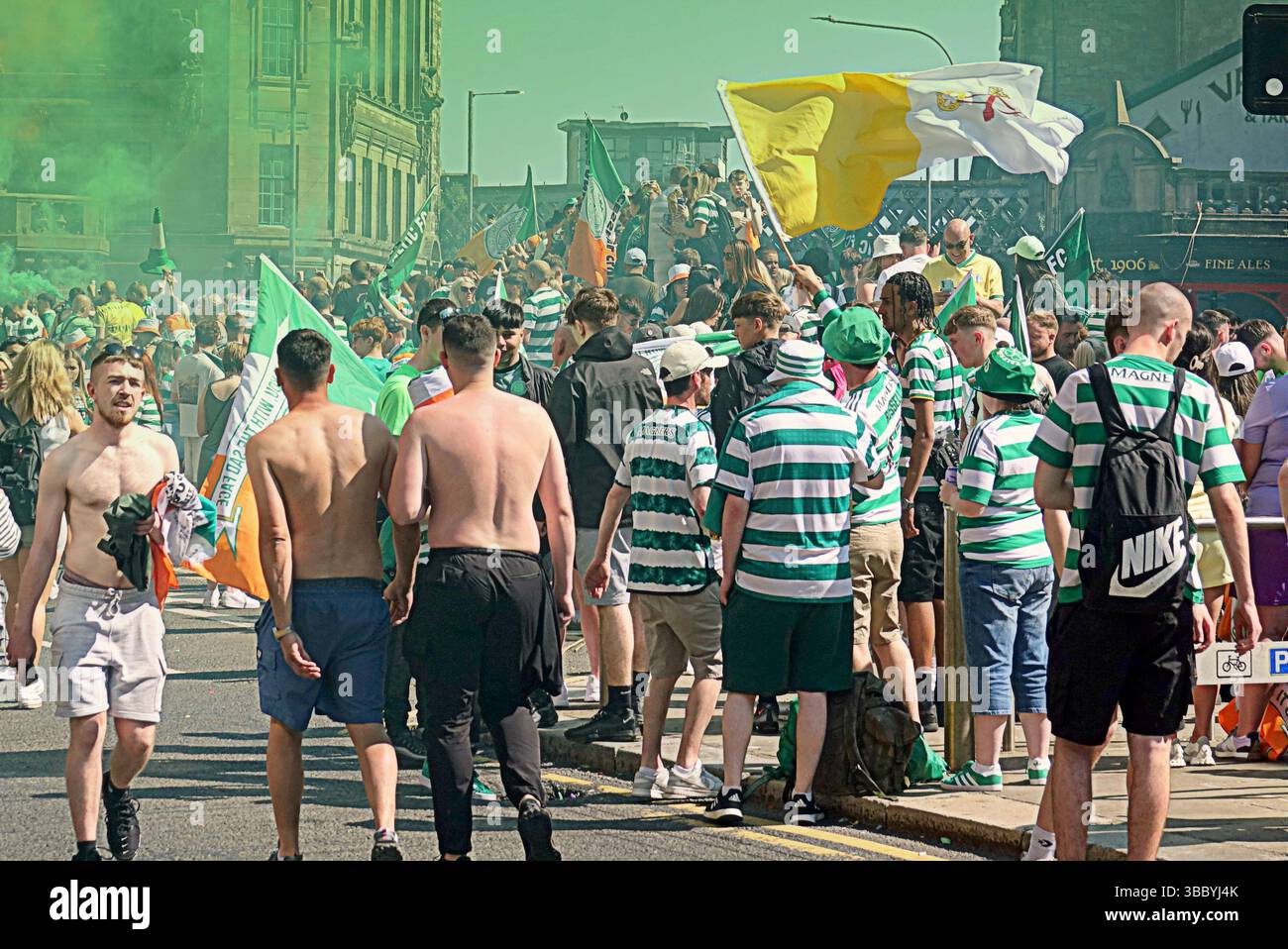 Glasgow, Scotland, UK. 17th May, 2025. Celtic championship trongate ...