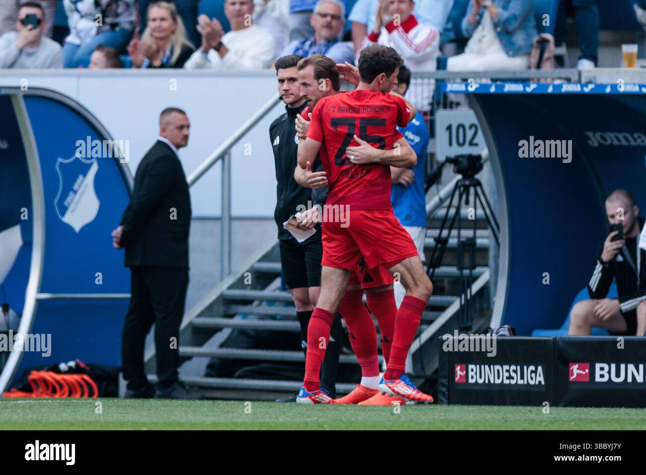 Sinsheim, Deutschland. 17th May, 2025. Harry Kane (FC Bayern M?nchen, 9) und Thomas M?ller (FC ...