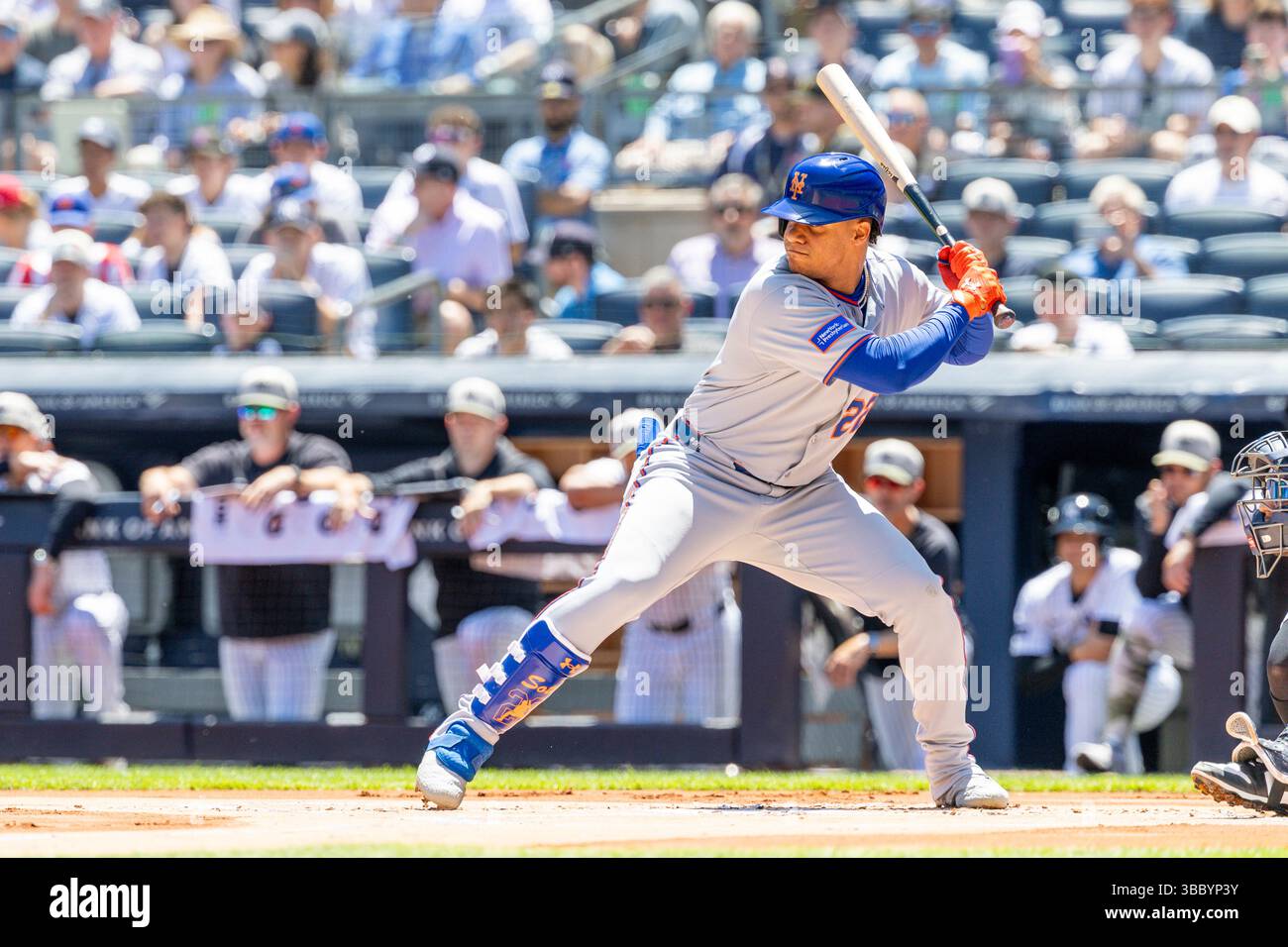 BRONX, NY - MAY 17: New York Mets outfielder Juan Soto (22) gets ready ...