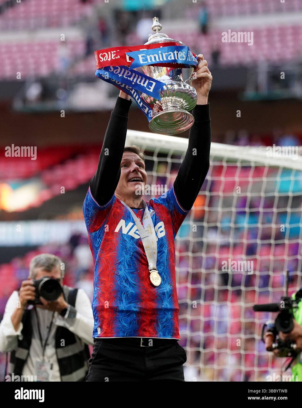 Oliver glasner crystal palace fa cup hi-res stock photography and ...