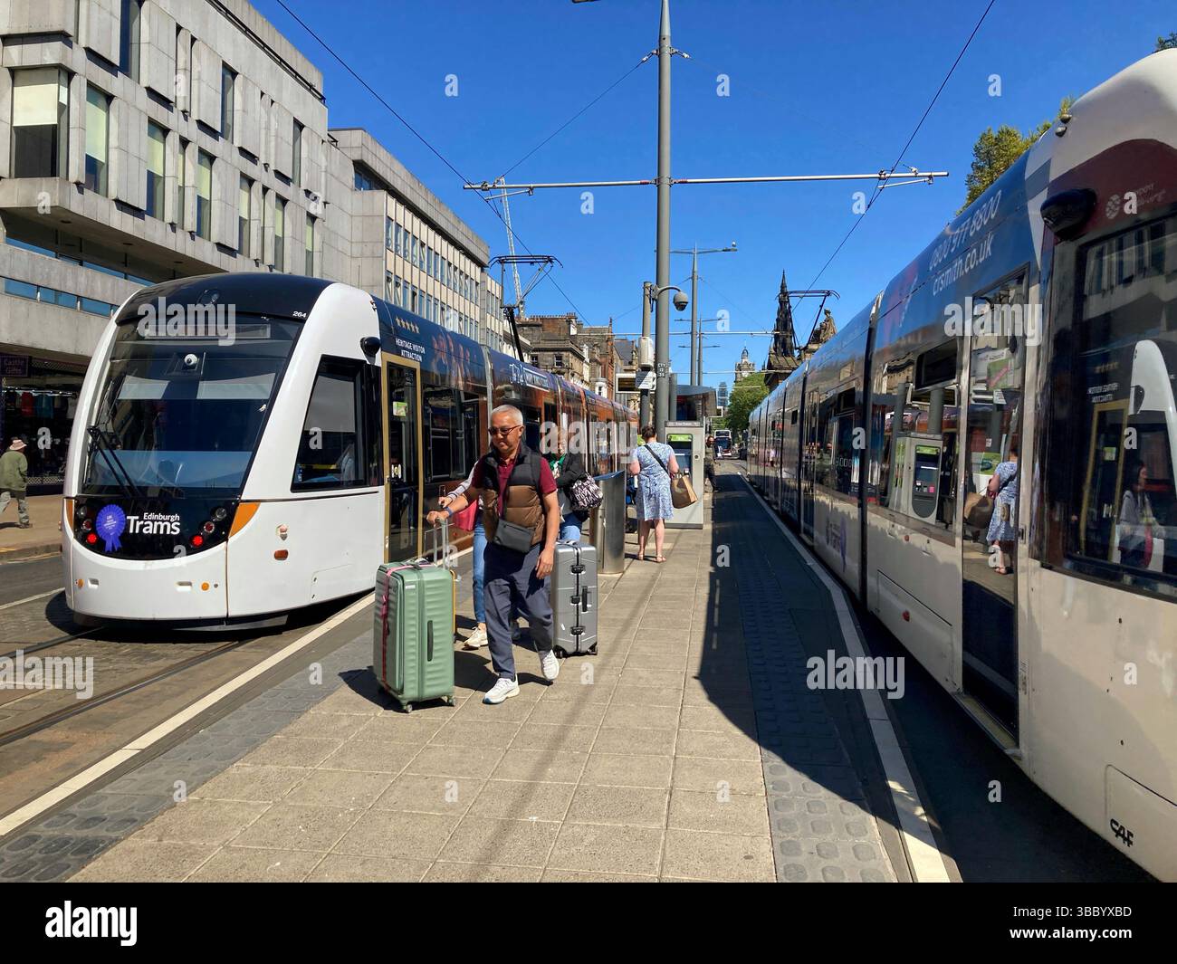 Tram platform edinburgh tram passengers hi-res stock photography and ...