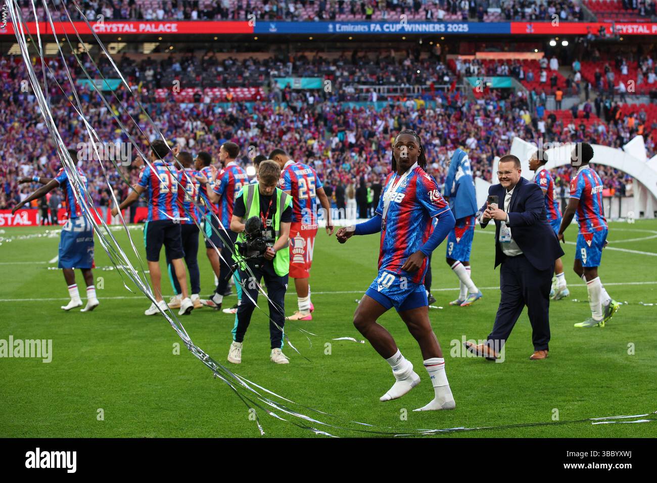 LONDON, UK - 17th May 2025: Eberechi Eze of Crystal Palace dances in ...