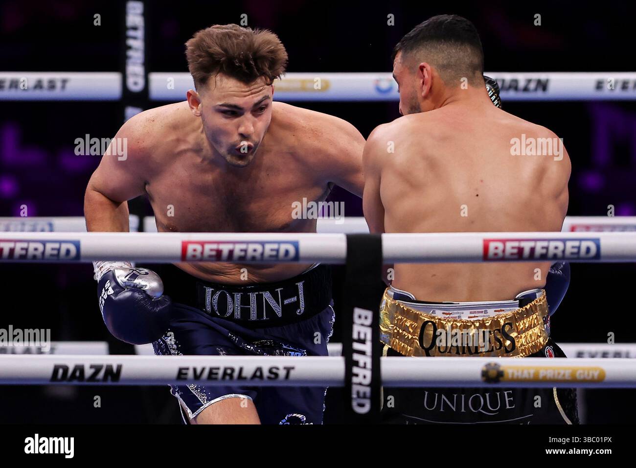 Copper Box Arena, London, UK. 17th May, 2025. WBA Intercontinental Heavyweight Boxing Title ...