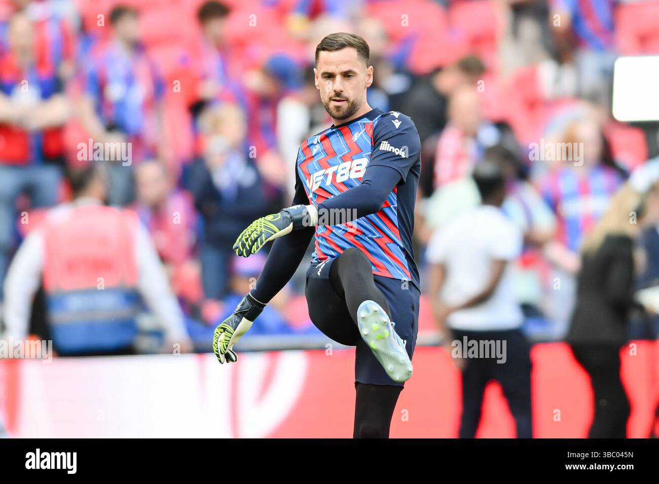 Goalkeeper Remi Matthews (31 Crystal Palace) warms up during the ...