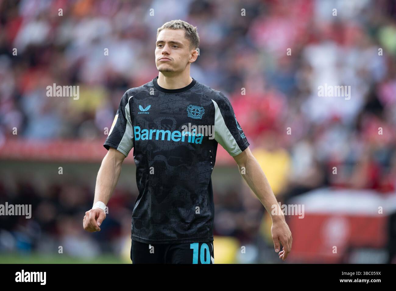 Mainz, Deutschland. 17th May, 2025. Florian WIRTZ (LEV) half figure, half figure, 1.FSV FSV FSV ...