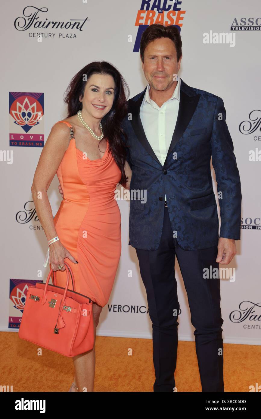 Stacy De La Nuez and Nelson De La Nuez attends the 32nd Annual Race To ...