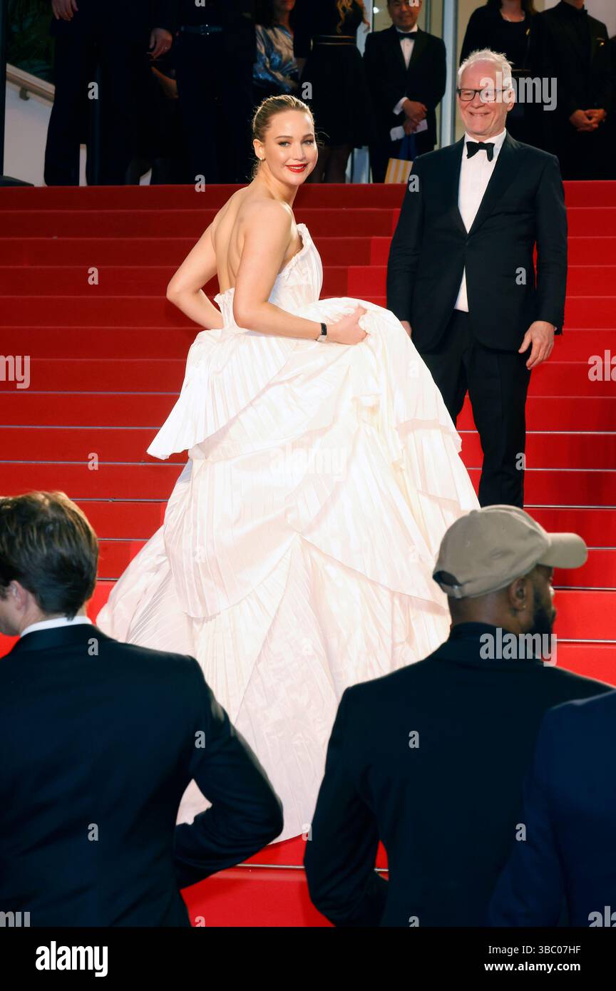 Jennifer Lawrence und Thierry Fremaux bei der Premiere des Kinofilms ...