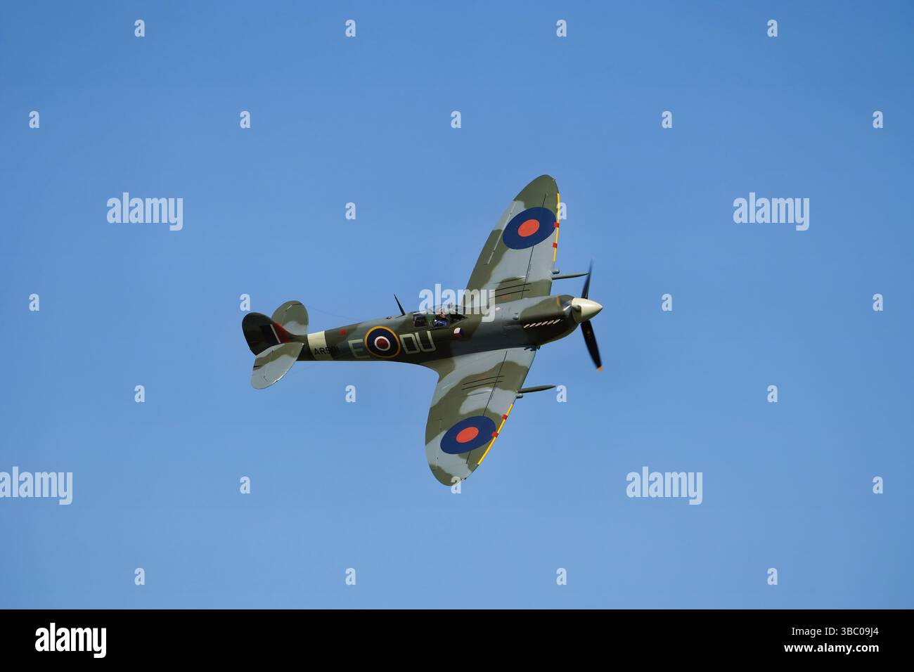 Supermarine Spitfire at the Shuttleworth Collection Season Premiere Air ...
