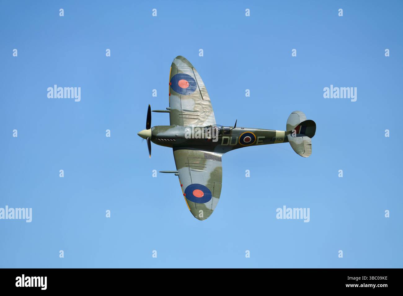 Supermarine Spitfire at the Shuttleworth Collection Season Premiere Air ...