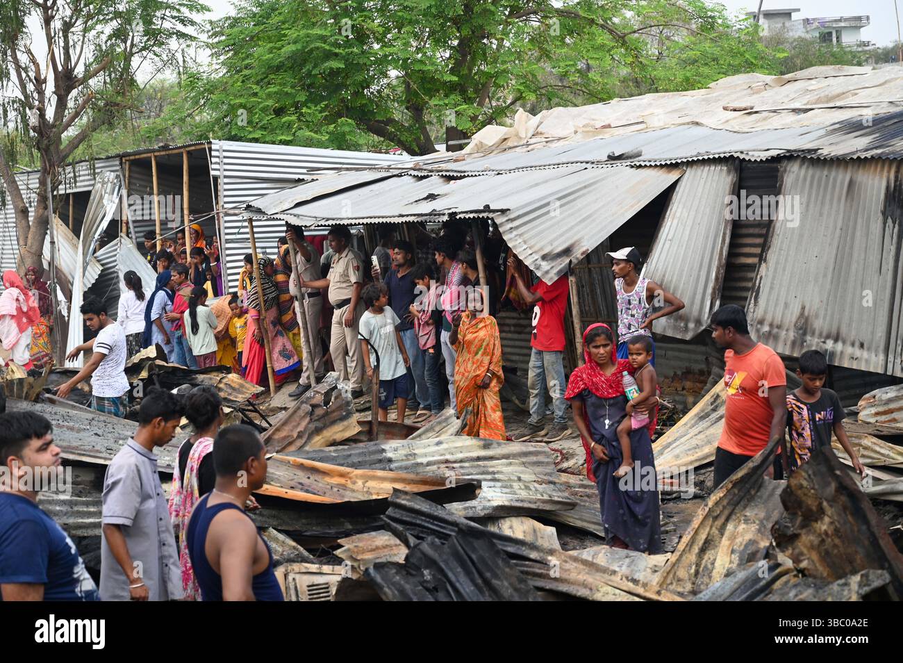 Gurugram, India. 17th May, 2025. GURUGRAM, INDIA - MAY 17: People ...