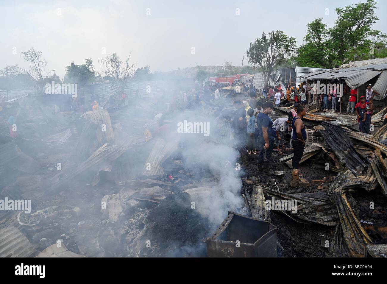 Gurugram, India. 17th May, 2025. GURUGRAM, INDIA - MAY 17: People ...