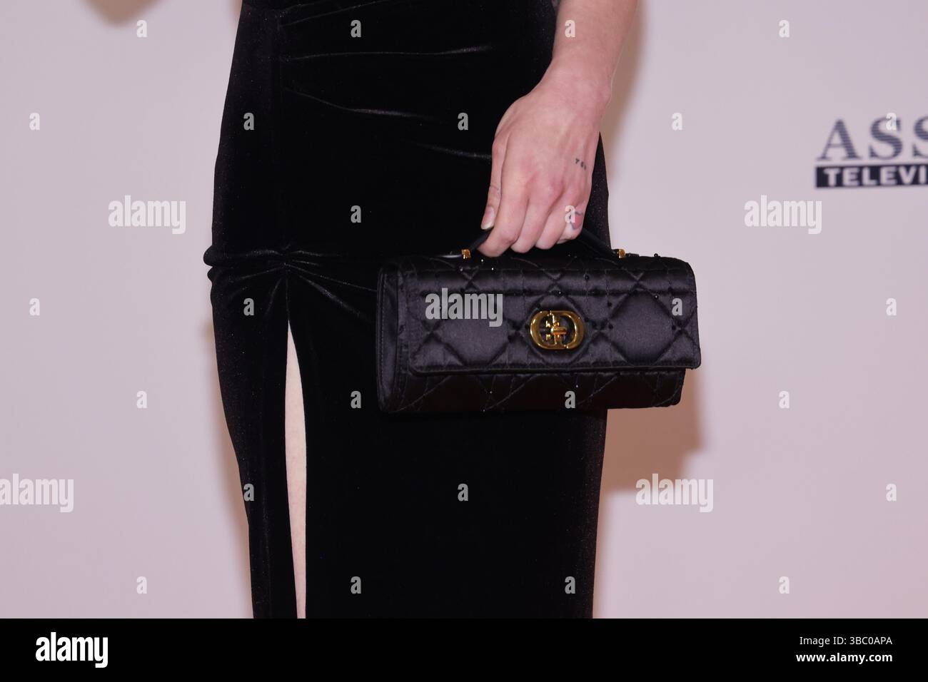 Kelly Osbourne, purse detail attends the 32nd Annual Race To Erase MS ...