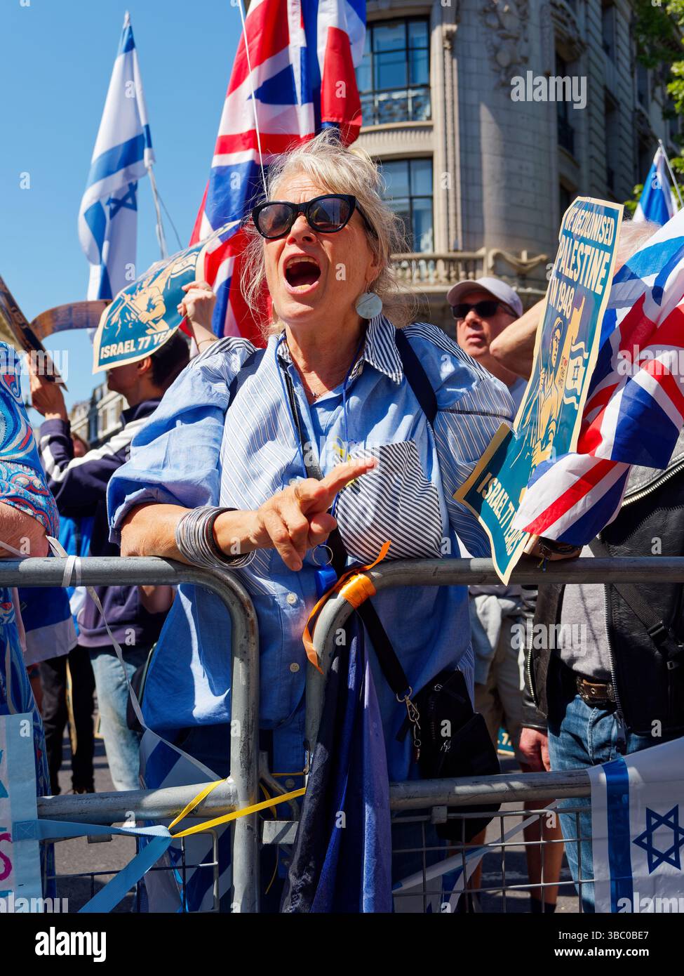 London, UK. 17th May 2025. Pro-Palestine march. Thousands of pro ...