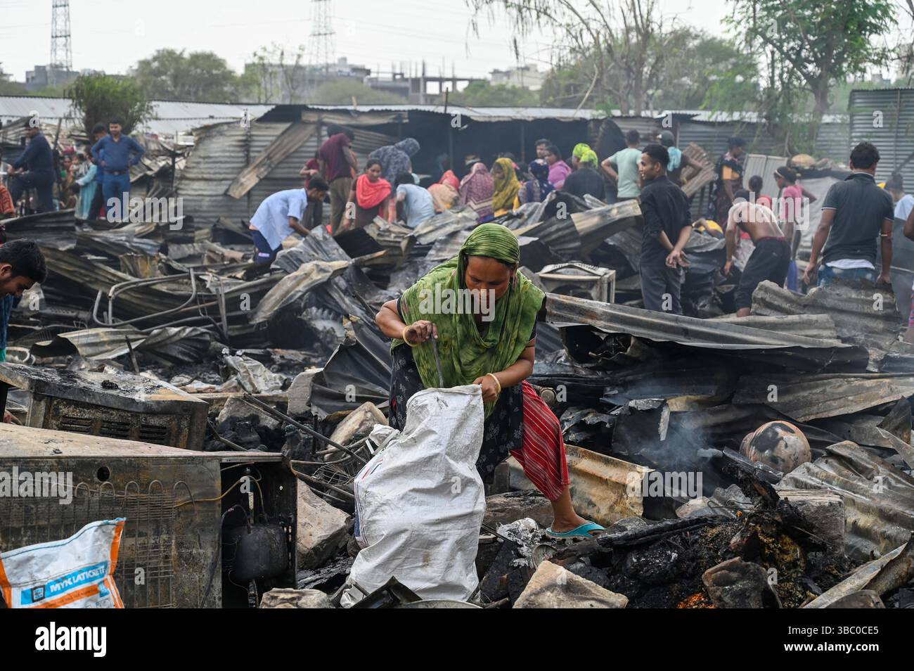 Gurugram, India. 17th May, 2025. GURUGRAM, INDIA - MAY 17: People ...