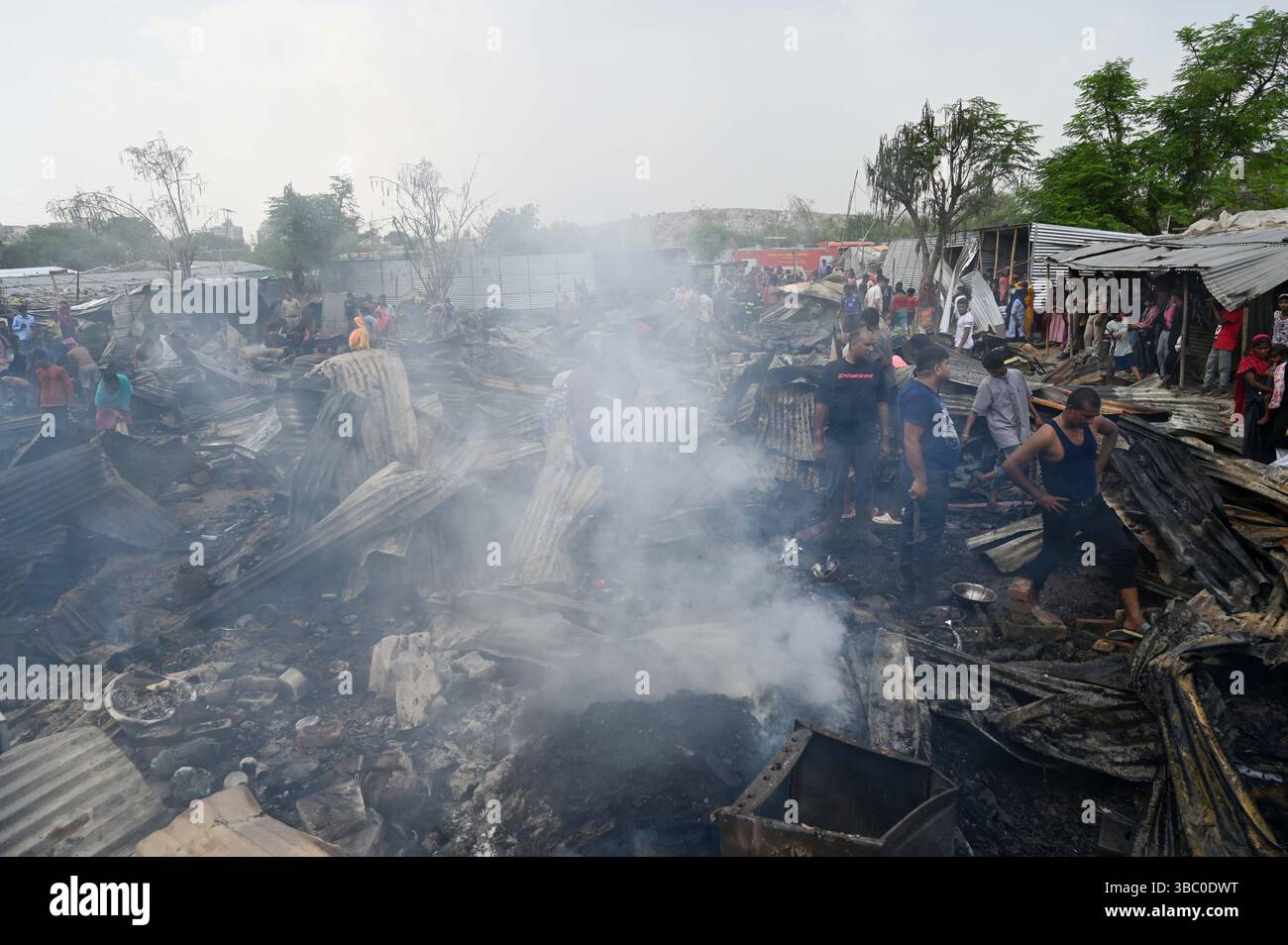 Gurugram, India. 17th May, 2025. GURUGRAM, INDIA - MAY 17: People ...