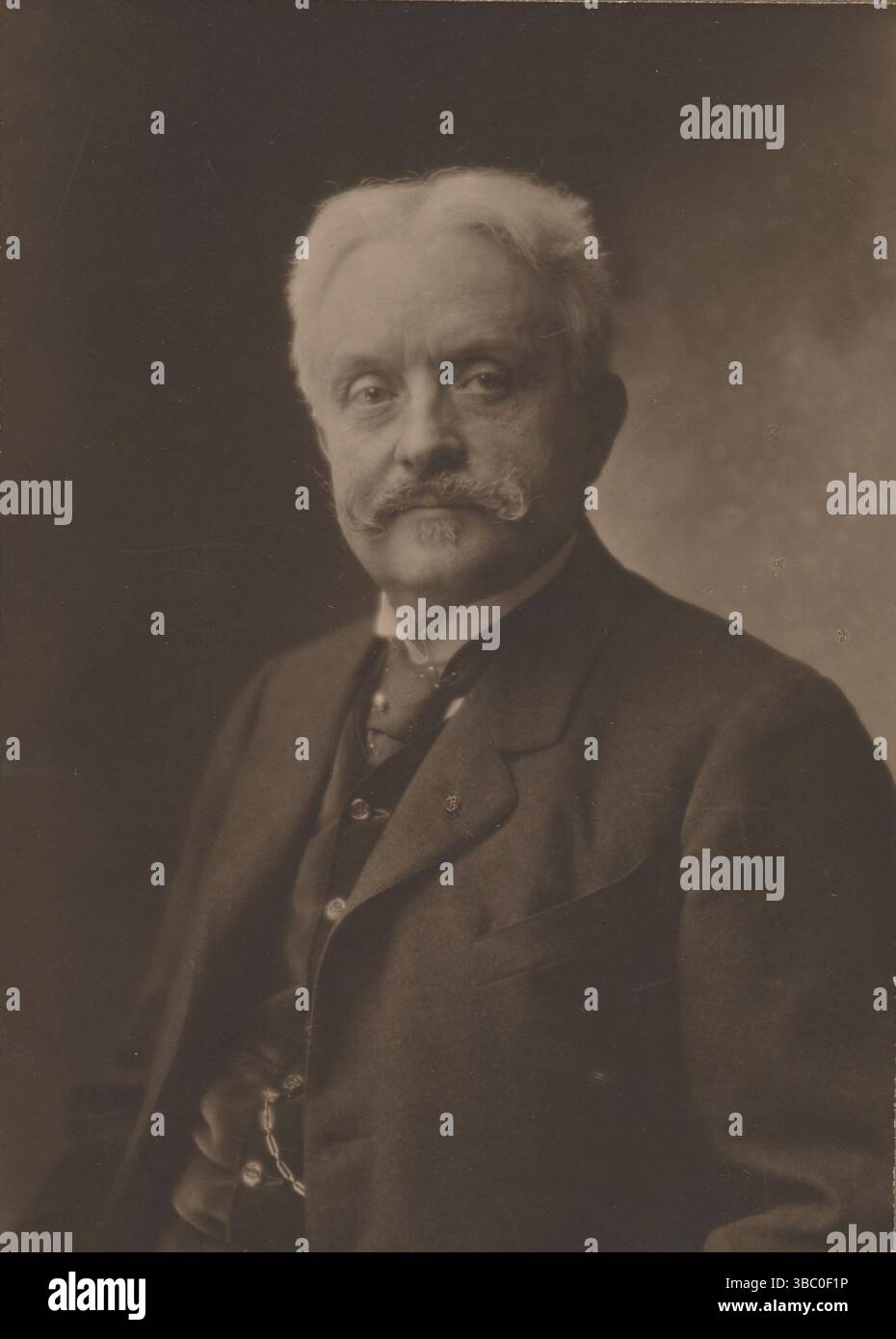 Paul Nadar, Archive Self Portrait Photograph, 1920s Stock Photo - Alamy
