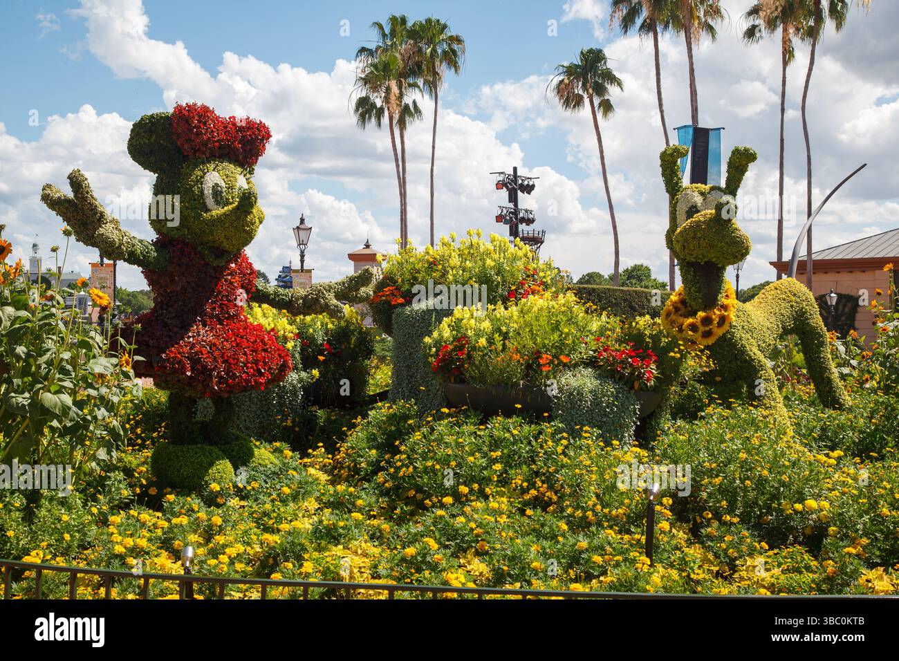 The Minnie Mouse and Pluto cartoon character at the flower and garden ...