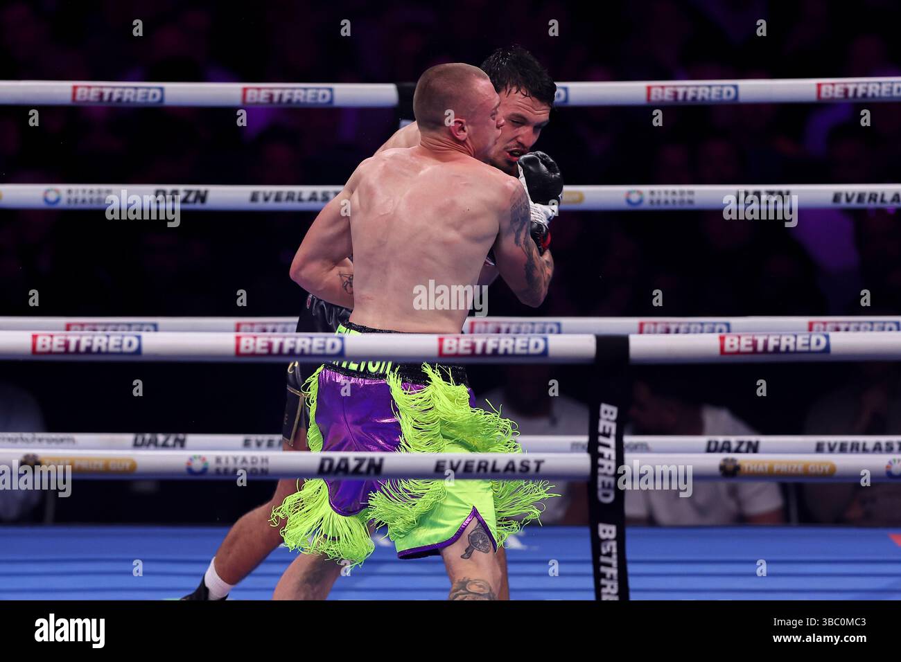 Copper Box Arena, London, UK. 17th May, 2025. WBA Intercontinental Heavyweight Boxing Title ...