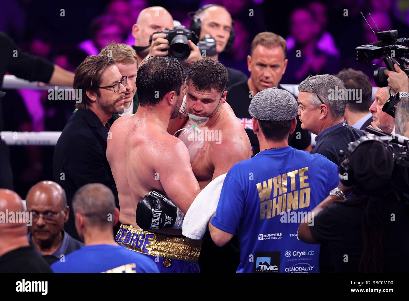 Copper Box Arena, London, UK. 17th May, 2025. WBA Intercontinental Heavyweight Boxing Title ...