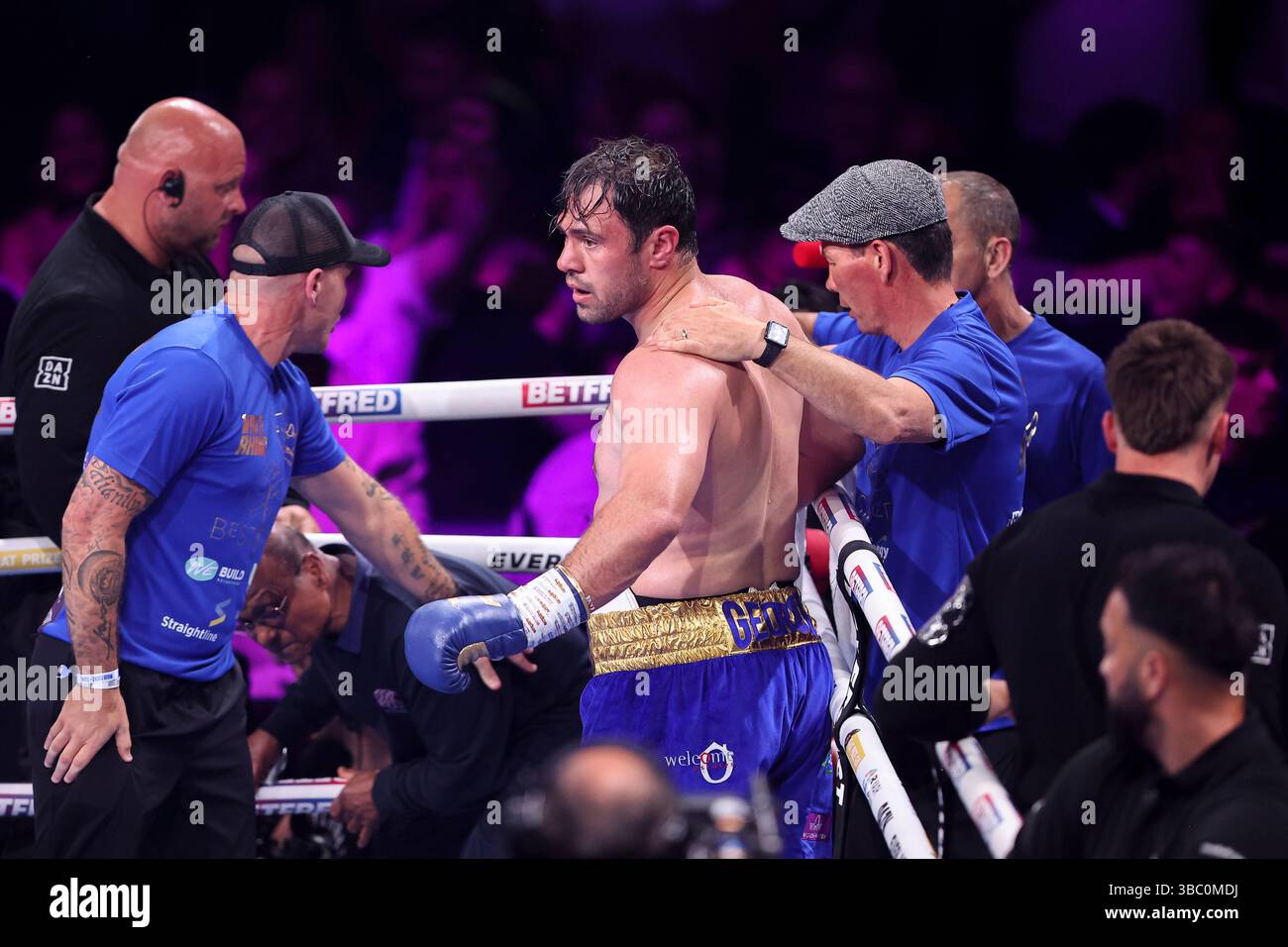 Copper Box Arena, London, UK. 17th May, 2025. WBA Intercontinental Heavyweight Boxing Title ...