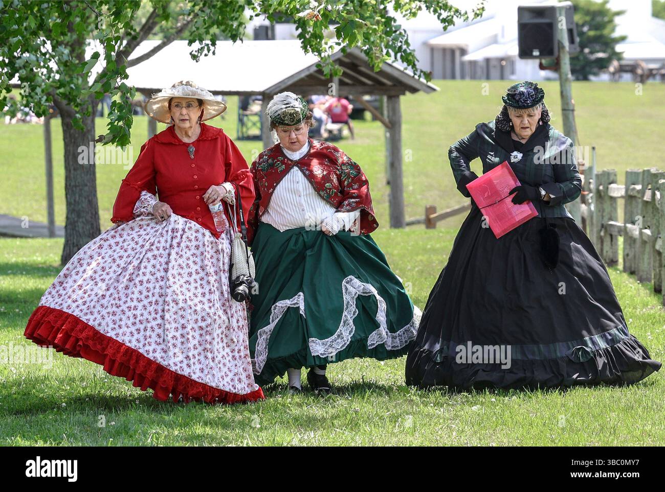 From left, Regina Sharp, Cindy Adkins and Rita Rains dress in Civil War ...