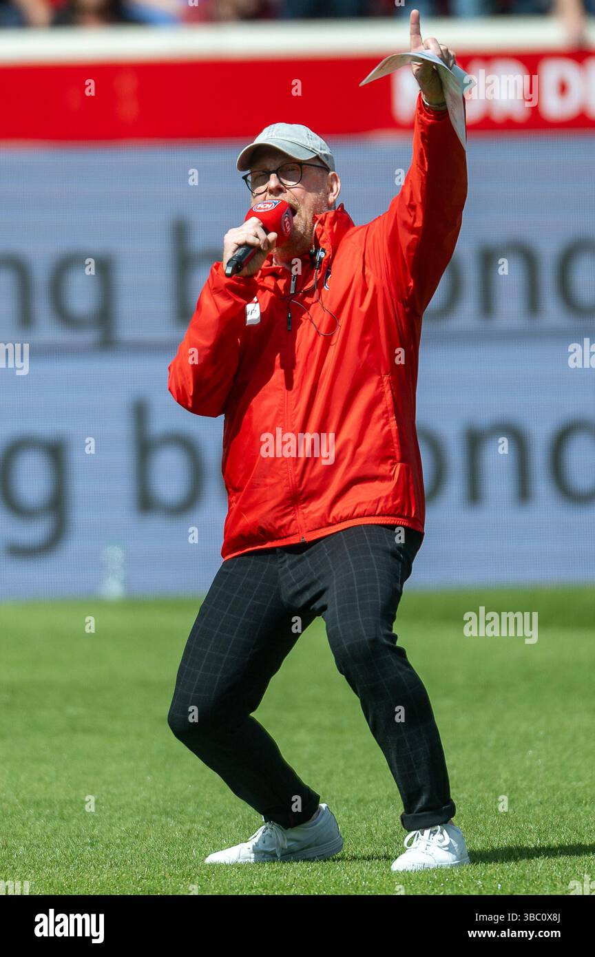 Heidenheim, Deutschland. 17th May, 2025. Peter Barth (Stadionsprecher ...