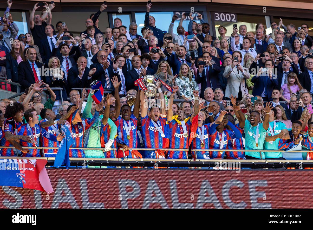 Crystal Palace WIN Crystal Palace lift the trophy after the Crystal Palace FC v Manchester City ...
