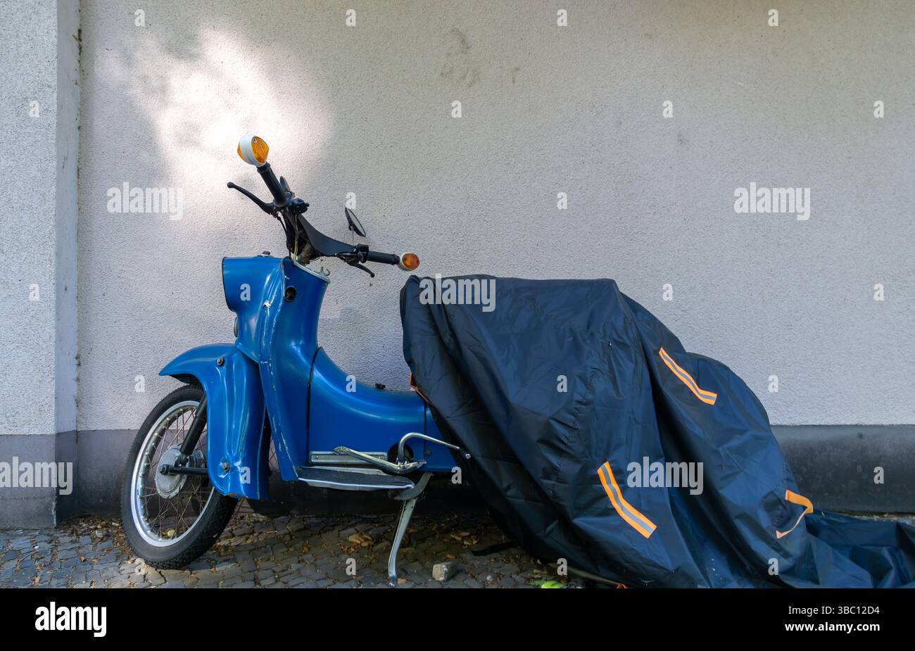 Moped under wrap hi-res stock photography and images - Alamy