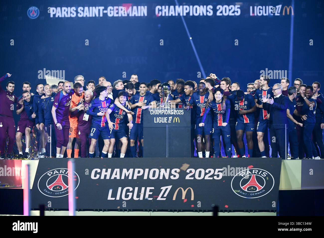 Equipe de football du PSG during the Ligue 1 McDonald's match between ...