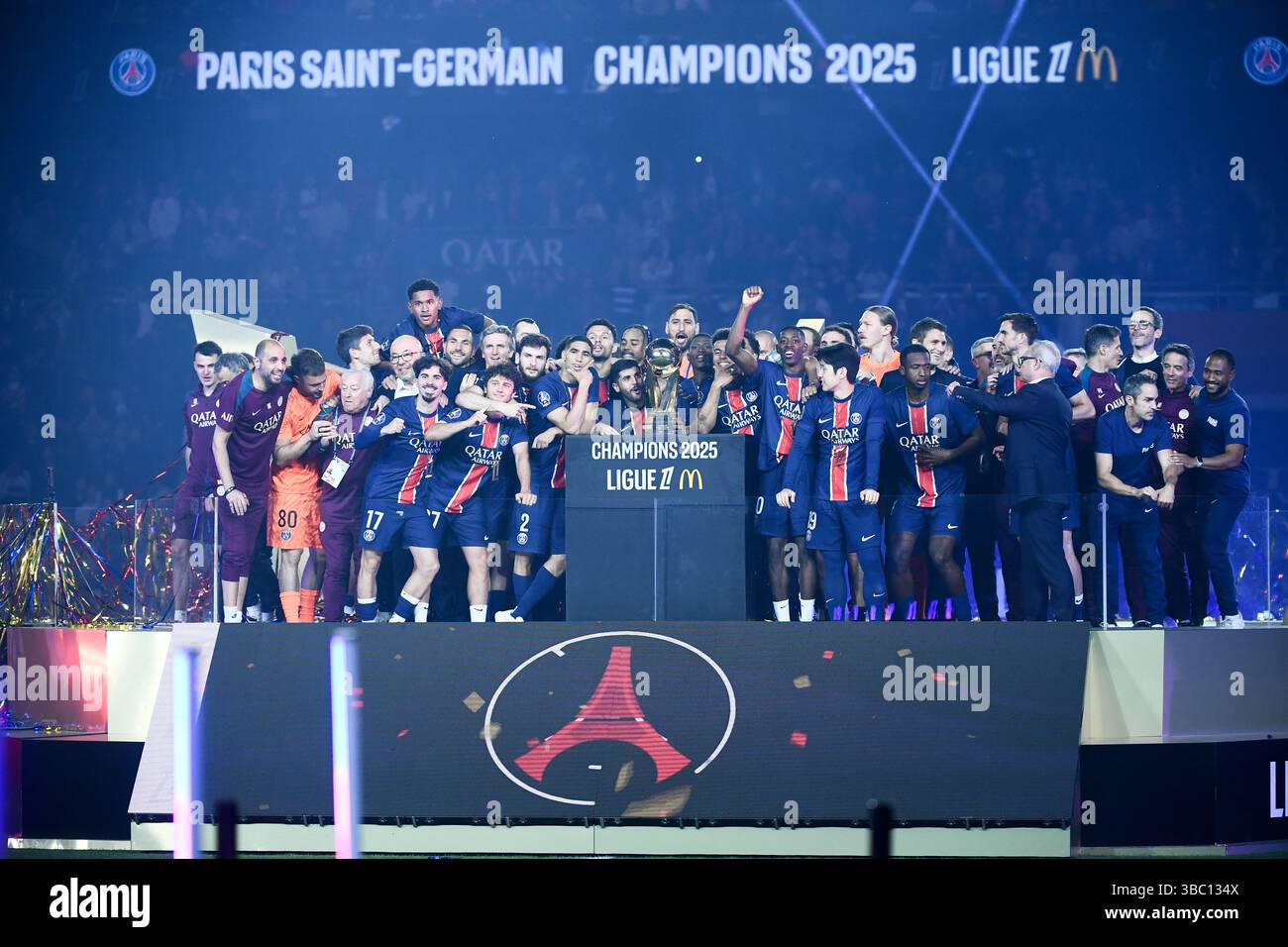 Equipe de football du PSG during the Ligue 1 McDonald's match between ...