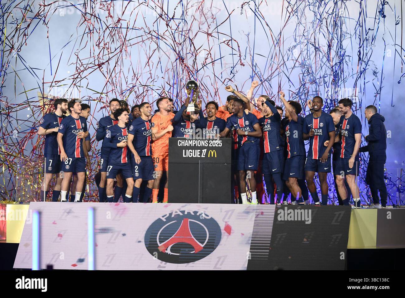 Equipe de football du PSG during the Ligue 1 McDonald's match between ...