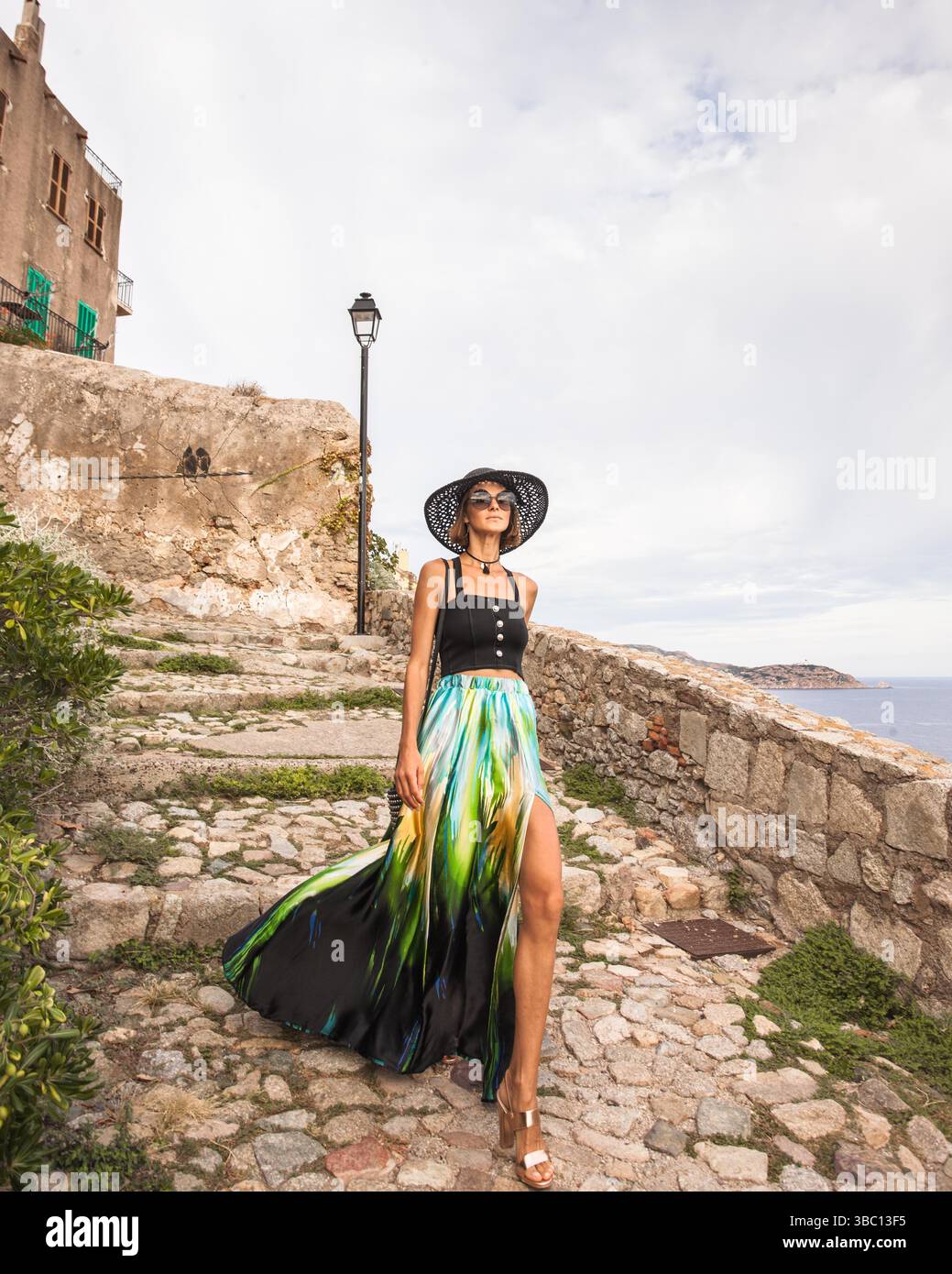 Old fashion culture silk hat hi-res stock photography and images - Alamy